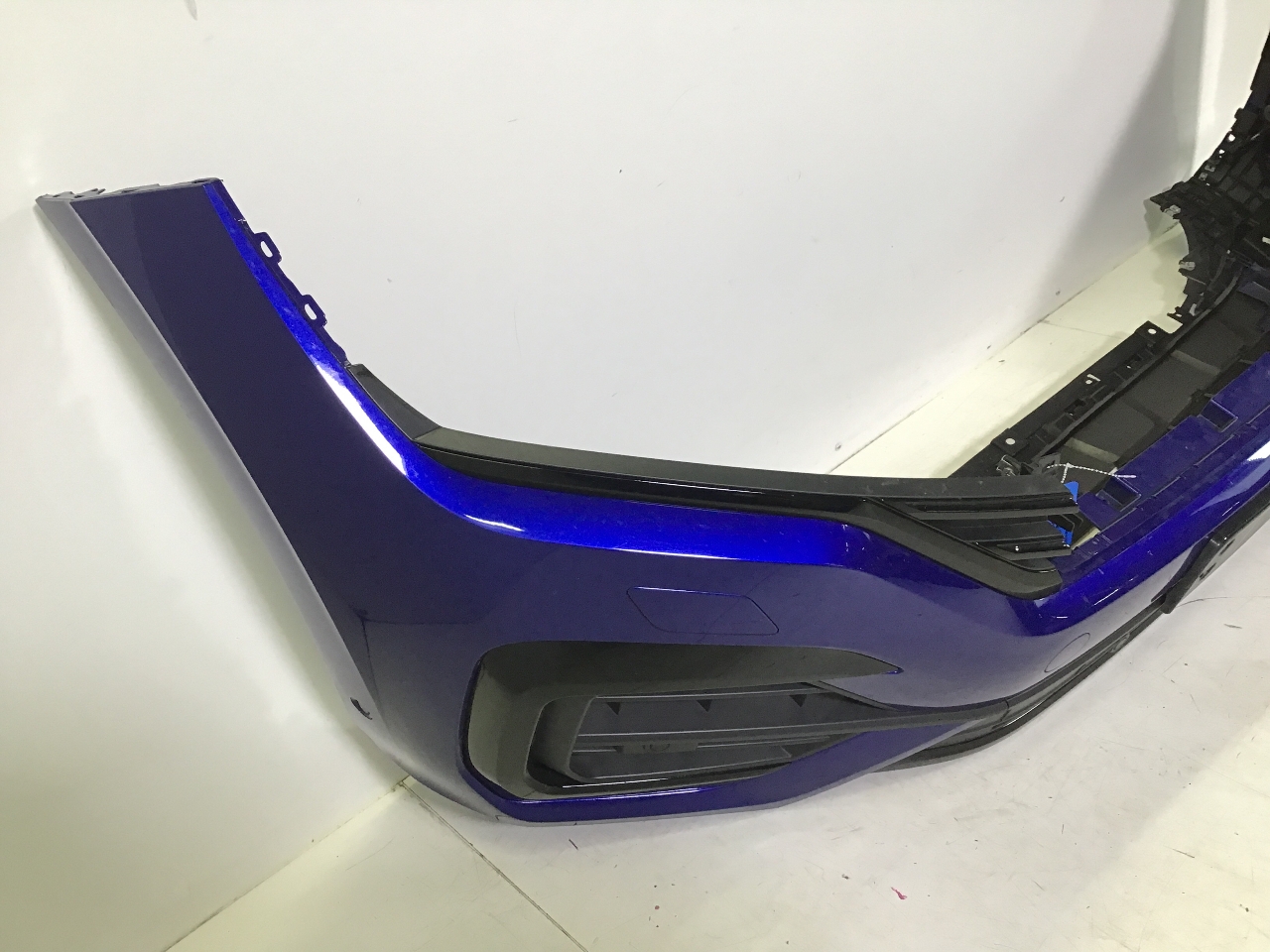 VOLKSWAGEN Front Bumper 760807217BA 21428429 - Used parts online ...